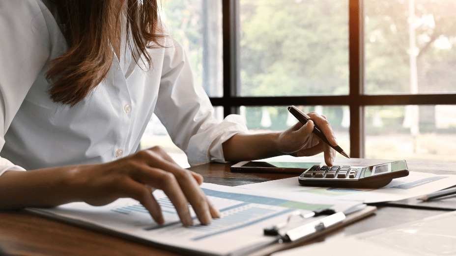 9 Cost-Saving Ideas for the Workplace (With Examples)